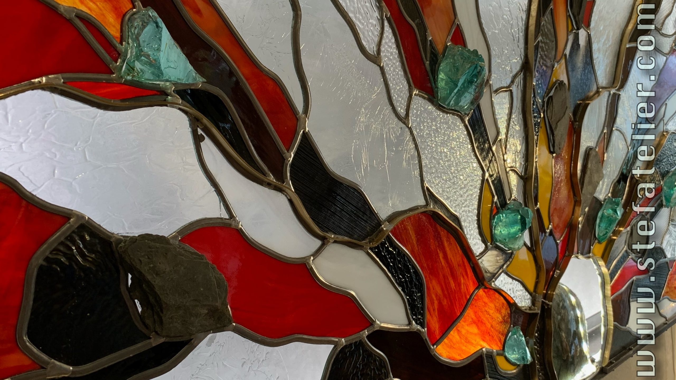 Vitrail moderne et inclusions – Stef Atelier Vitraux d art